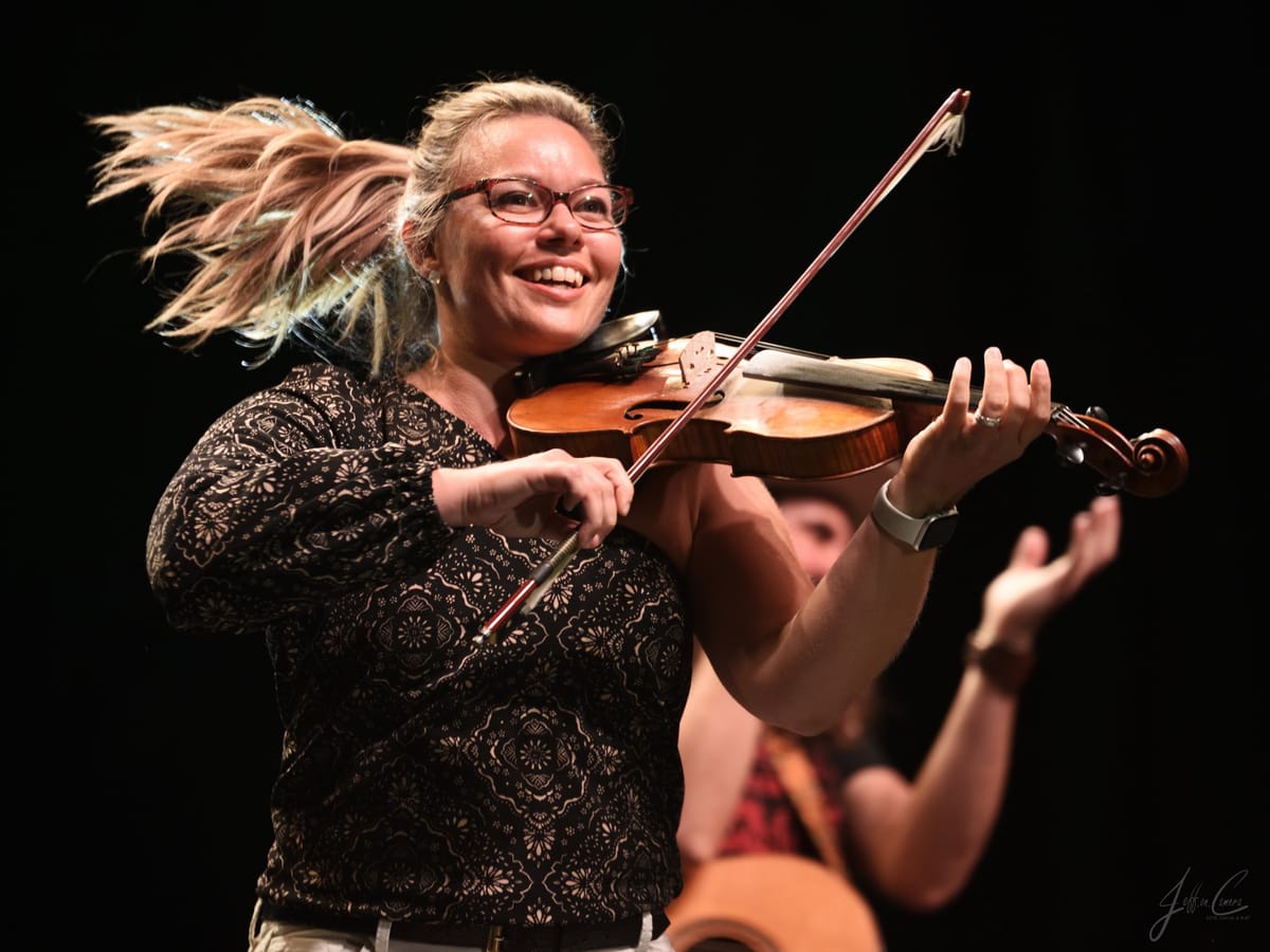 Fiddling sensation Cynthia MacLeod, guitarist Gordon Belsher in concert ...